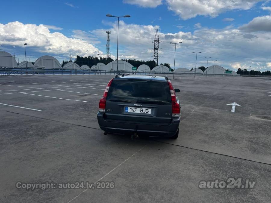 Серый Вольво В70 2005 в Таллин, объемом двигателя 2.40 л и пробегом 443 тыс. км за 3400 €, фото 4 на AUTOMOTO.COM.LV