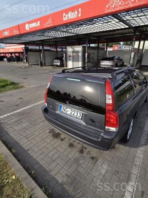 Grey Volvo V70 2005 in Riga, with an engine capacity of 2.40 L and mileage of 262 thousand km for 2799 €, photo 5 on AUTOMOTO.COM.LV