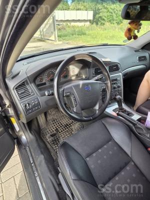 Grey Volvo V70 2005 in Riga, with an engine capacity of 2.40 L and mileage of 262 thousand km for 2799 €, photo 8 on AUTOMOTO.COM.LV