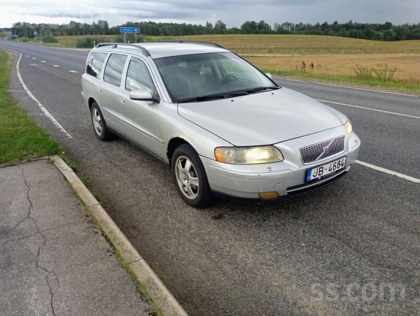 Серый Вольво В70 2005 в Прейли, объемом двигателя 2.40 л и пробегом 475 тыс. км за 1000 €, фото 1 на AUTOMOTO.COM.LV