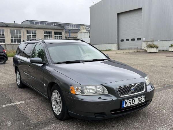 Pelēks Volvo V70 2005 Viļņa, ar dzinēja tilpumu 2.40 L un nobraukumu 430 tūkst. km par 1000 €, foto 5 vietnē AUTOMOTO.COM.LV