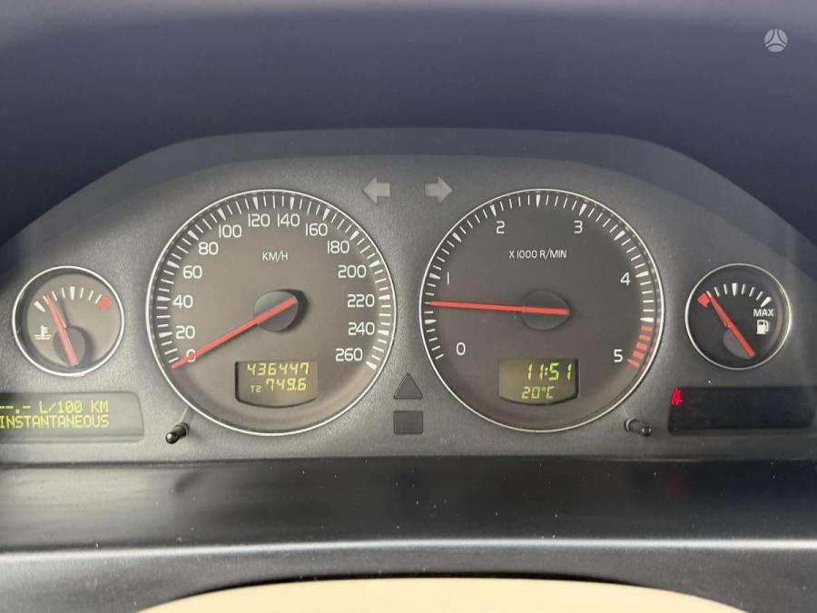 Grey Volvo V70 2005 in Vilnius, with an engine capacity of 2.40 L and mileage of 430 thousand km for 1000 €, photo 17 on AUTOMOTO.COM.LV