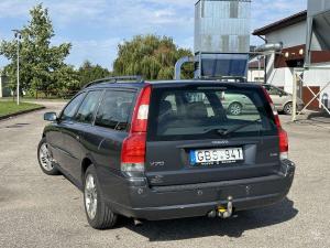 Grey Volvo V70 2005 in Ukmerge, with an engine capacity of 2.40 L and mileage of 345 thousand km for 1050 €, photo 7 on AUTOMOTO.COM.LV