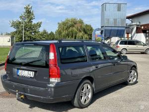 Grey Volvo V70 2005 in Ukmerge, with an engine capacity of 2.40 L and mileage of 345 thousand km for 1050 €, photo 8 on AUTOMOTO.COM.LV