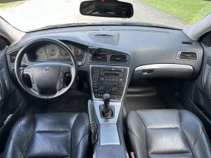 Grey Volvo V70 2005 in Ukmerge, with an engine capacity of 2.40 L and mileage of 345 thousand km for 1050 €, photo 10 on AUTOMOTO.COM.LV