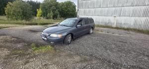 Grey Volvo V70 2005 in Jogeva, with an engine capacity of 2.40 L and mileage of 444 thousand km for 3400 €, photo 4 on AUTOMOTO.COM.LV