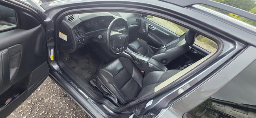 Grey Volvo V70 2005 in Jogeva, with an engine capacity of 2.40 L and mileage of 444 thousand km for 3400 €, photo 10 on AUTOMOTO.COM.LV
