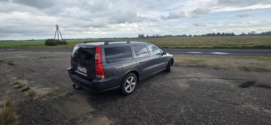 Grey Volvo V70 2005 in Jogeva, with an engine capacity of 2.40 L and mileage of 444 thousand km for 3400 €, photo 13 on AUTOMOTO.COM.LV