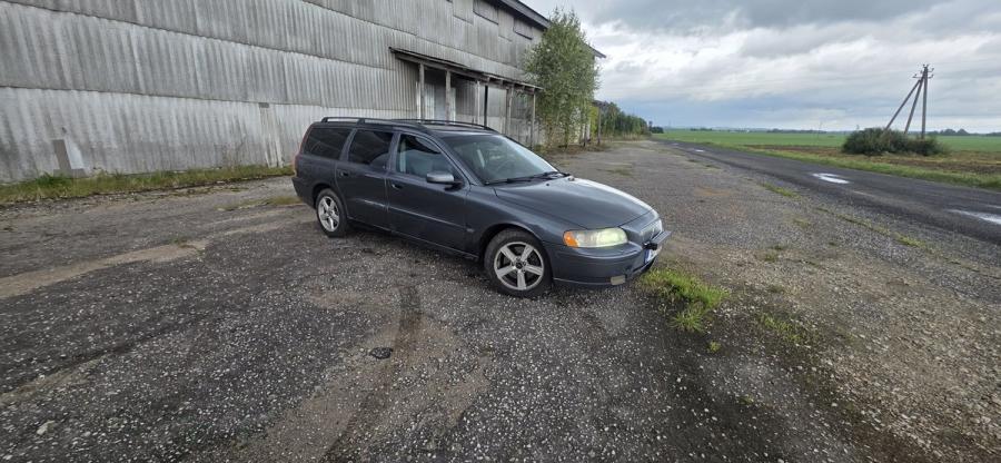 Grey Volvo V70 2005 in Jogeva, with an engine capacity of 2.40 L and mileage of 444 thousand km for 3400 €, photo 15 on AUTOMOTO.COM.LV