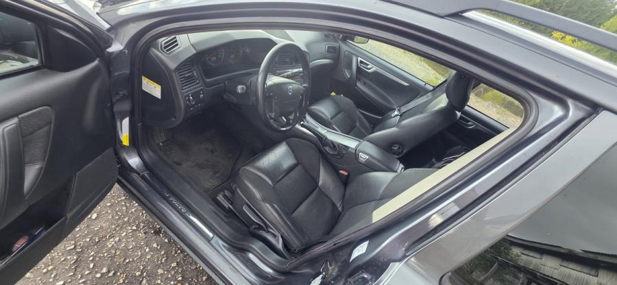 Grey Volvo V70 2005 in Jogeva, with an engine capacity of 2.40 L and mileage of 444 thousand km for 3400 €, photo 20 on AUTOMOTO.COM.LV