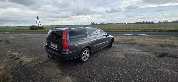 Grey Volvo V70 2005 in Jogeva, with an engine capacity of 2.40 L and mileage of 444 thousand km for 3400 €, photo 3 on AUTOMOTO.COM.LV