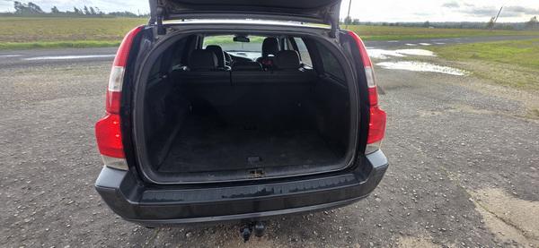 Grey Volvo V70 2005 in Jogeva, with an engine capacity of 2.40 L and mileage of 444 thousand km for 3400 €, photo 6 on AUTOMOTO.COM.LV