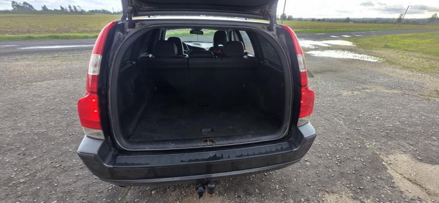 Grey Volvo V70 2005 in Jogeva, with an engine capacity of 2.40 L and mileage of 444 thousand km for 3400 €, photo 16 on AUTOMOTO.COM.LV