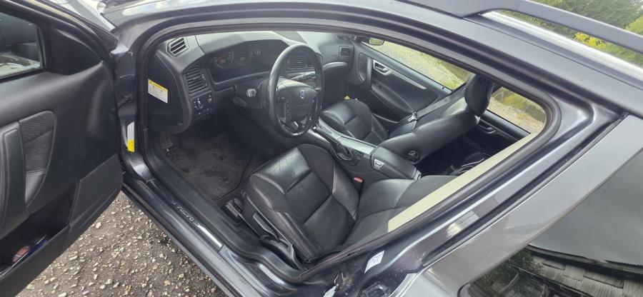 Grey Volvo V70 2005 in Jogeva, with an engine capacity of 2.40 L and mileage of 444 thousand km for 3400 €, photo 20 on AUTOMOTO.COM.LV