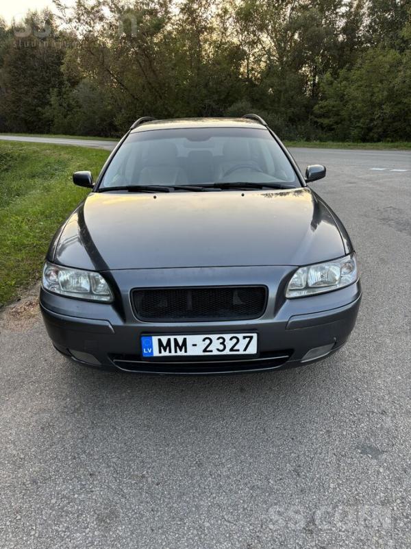 Pelēks Volvo V70 2005 Daugavpils, ar dzinēja tilpumu 2.40 L un nobraukumu 266 tūkst. km par 1850 €, foto 3 vietnē AUTOMOTO.COM.LV