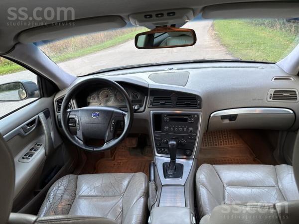 Pelēks Volvo V70 2005 Daugavpils, ar dzinēja tilpumu 2.40 L un nobraukumu 266 tūkst. km par 1850 €, foto 7 vietnē AUTOMOTO.COM.LV