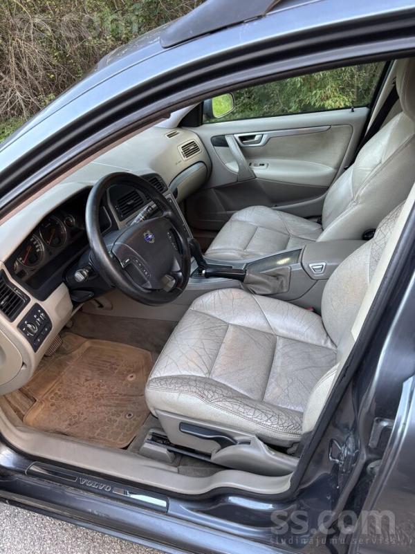 Pelēks Volvo V70 2005 Daugavpils, ar dzinēja tilpumu 2.40 L un nobraukumu 266 tūkst. km par 1850 €, foto 8 vietnē AUTOMOTO.COM.LV