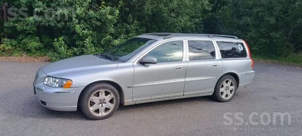 Вольво В70 2005 в Рига на AUTOMOTO.COM.LV Серый Вольво В70 2005 в Рига, объемом двигателя 2.40 л и пробегом 368 тыс. км за 1400 €, фото 1 на AUTOMOTO.COM.LV