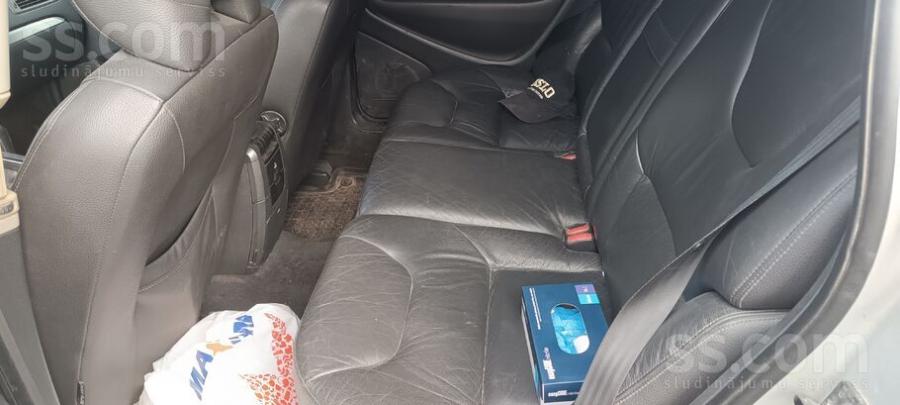 Grey Volvo V70 2005 in Riga, with an engine capacity of 2.40 L and mileage of 368 thousand km for 1400 €, photo 7 on AUTOMOTO.COM.LV