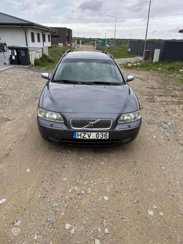 Pelēks Volvo V70 2005 Viļņa, ar dzinēja tilpumu 2.40 L un nobraukumu 417 tūkst. km par 1350 €, foto 4 vietnē AUTOMOTO.COM.LV