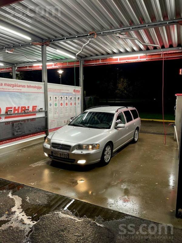 Pelēks Volvo V70 2005 Ogre, ar dzinēja tilpumu 2.40 L un nobraukumu 283 tūkst. km par 1350 €, foto 1 vietnē AUTOMOTO.COM.LV