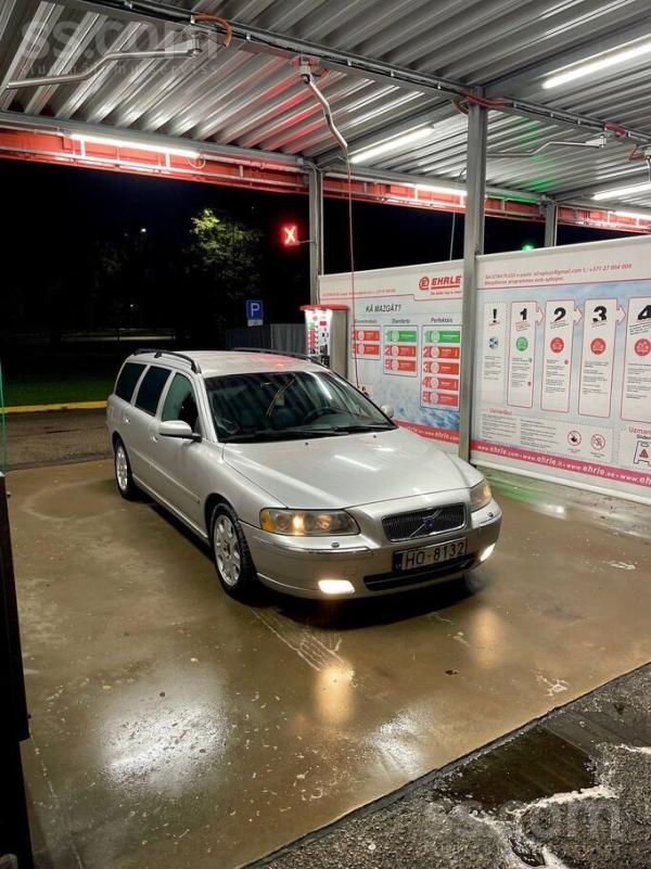 Pelēks Volvo V70 2005 Ogre, ar dzinēja tilpumu 2.40 L un nobraukumu 283 tūkst. km par 1350 €, foto 3 vietnē AUTOMOTO.COM.LV