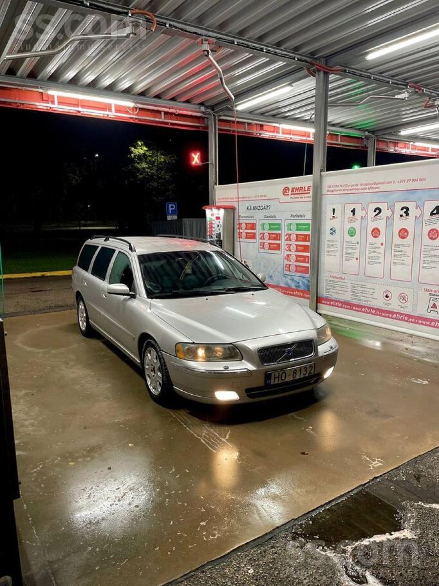 Pelēks Volvo V70 2005 Ogre, ar dzinēja tilpumu 2.40 L un nobraukumu 283 tūkst. km par 1350 €, foto 3 vietnē AUTOMOTO.COM.LV