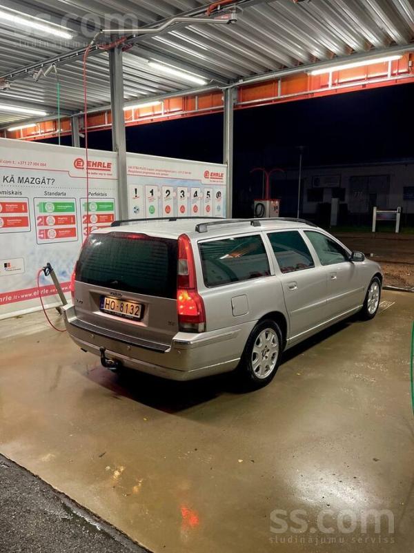 Pelēks Volvo V70 2005 Ogre, ar dzinēja tilpumu 2.40 L un nobraukumu 283 tūkst. km par 1350 €, foto 4 vietnē AUTOMOTO.COM.LV