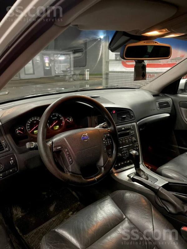 Pelēks Volvo V70 2005 Ogre, ar dzinēja tilpumu 2.40 L un nobraukumu 283 tūkst. km par 1350 €, foto 7 vietnē AUTOMOTO.COM.LV