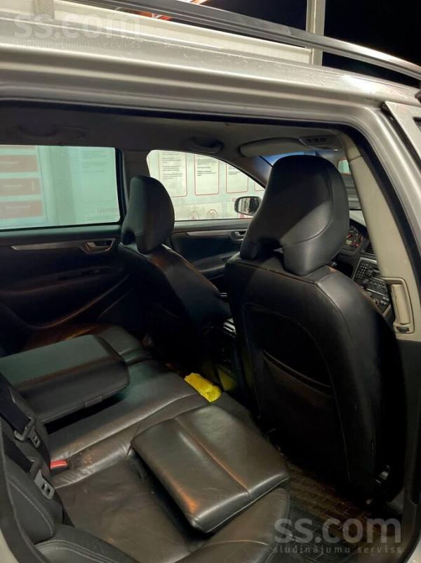 Pelēks Volvo V70 2005 Ogre, ar dzinēja tilpumu 2.40 L un nobraukumu 283 tūkst. km par 1350 €, foto 11 vietnē AUTOMOTO.COM.LV