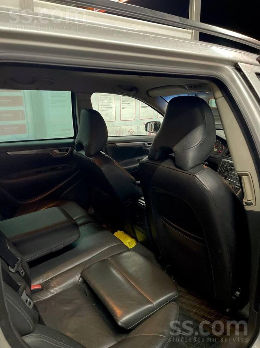 Pelēks Volvo V70 2005 Ogre, ar dzinēja tilpumu 2.40 L un nobraukumu 283 tūkst. km par 1350 €, foto 11 vietnē AUTOMOTO.COM.LV