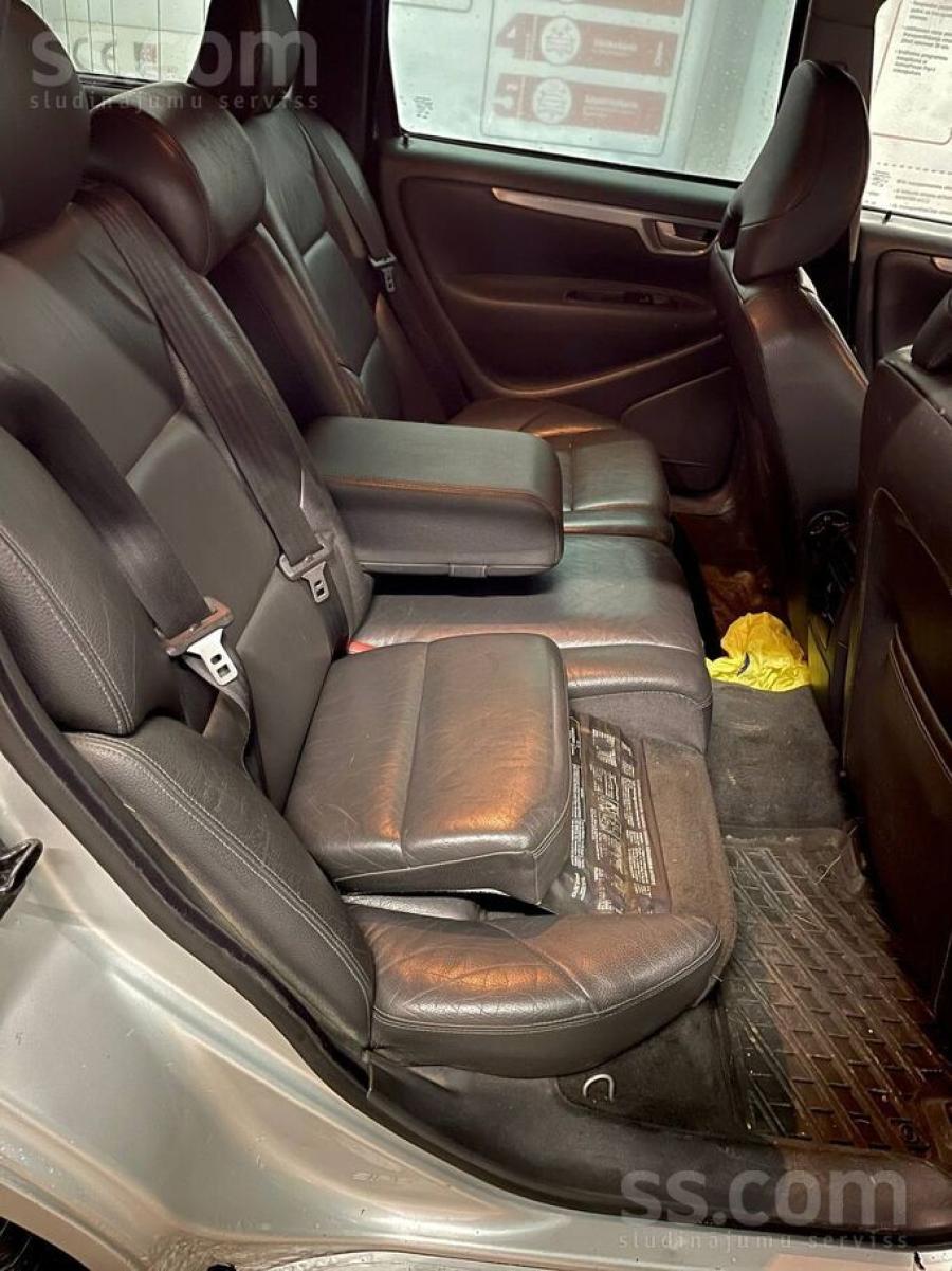 Pelēks Volvo V70 2005 Ogre, ar dzinēja tilpumu 2.40 L un nobraukumu 283 tūkst. km par 1350 €, foto 12 vietnē AUTOMOTO.COM.LV