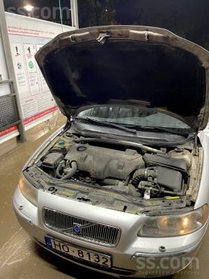 Pelēks Volvo V70 2005 Ogre, ar dzinēja tilpumu 2.40 L un nobraukumu 283 tūkst. km par 1350 €, foto 16 vietnē AUTOMOTO.COM.LV