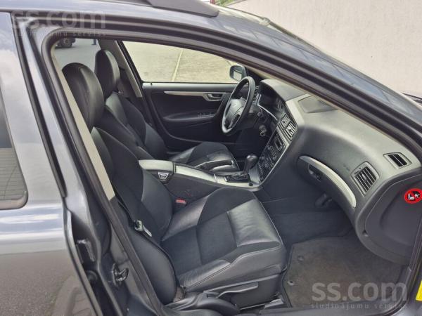 Pelēks Volvo V70 2006 Rīga, ar dzinēja tilpumu 2.40 L un nobraukumu 364 tūkst. km par 1150 €, foto 9 vietnē AUTOMOTO.COM.LV