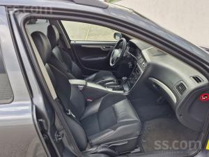 Pelēks Volvo V70 2006 Rīga, ar dzinēja tilpumu 2.40 L un nobraukumu 364 tūkst. km par 1150 €, foto 9 vietnē AUTOMOTO.COM.LV