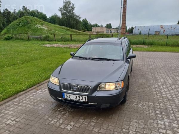 Pelēks Volvo V70 2006 Gulbene, ar dzinēja tilpumu 2.40 L un nobraukumu 395 tūkst. km par 4000 €, foto 1 vietnē AUTOMOTO.COM.LV