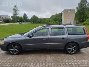 Grey Volvo V70 2006 in Gulbene, with an engine capacity of 2.40 L and mileage of 395 thousand km for 4000 €, photo 2 on AUTOMOTO.COM.LV