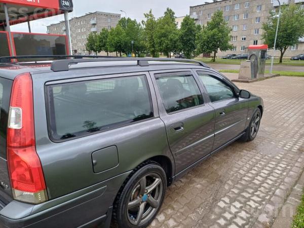 Pelēks Volvo V70 2006 Gulbene, ar dzinēja tilpumu 2.40 L un nobraukumu 395 tūkst. km par 4000 €, foto 3 vietnē AUTOMOTO.COM.LV