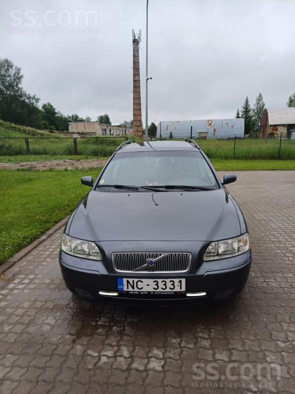 Pelēks Volvo V70 2006 Gulbene, ar dzinēja tilpumu 2.40 L un nobraukumu 395 tūkst. km par 4000 €, foto 5 vietnē AUTOMOTO.COM.LV