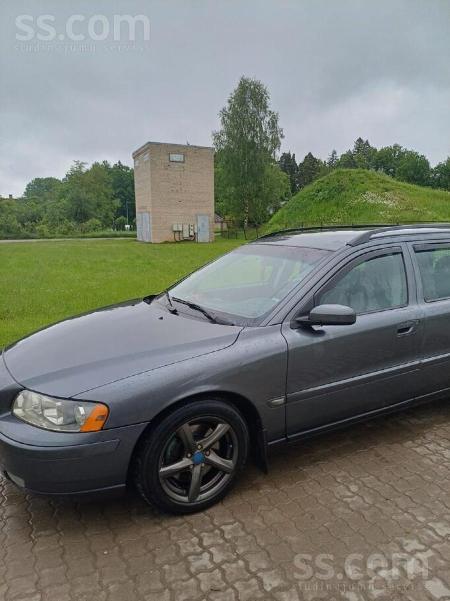 Grey Volvo V70 2006 in Gulbene, with an engine capacity of 2.40 L and mileage of 395 thousand km for 4000 €, photo 6 on AUTOMOTO.COM.LV