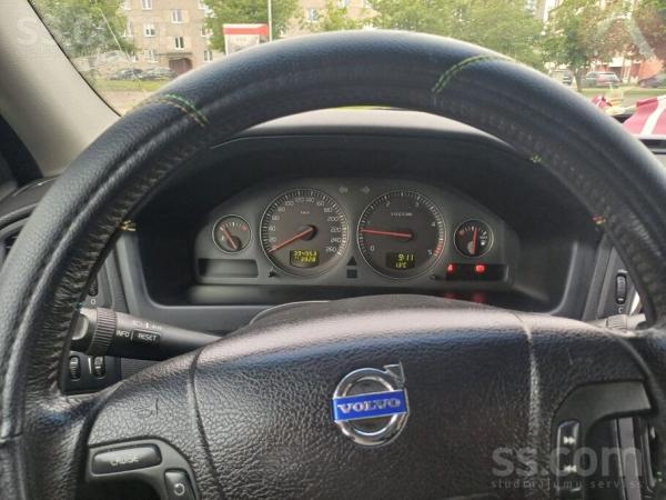 Pelēks Volvo V70 2006 Gulbene, ar dzinēja tilpumu 2.40 L un nobraukumu 395 tūkst. km par 4000 €, foto 9 vietnē AUTOMOTO.COM.LV