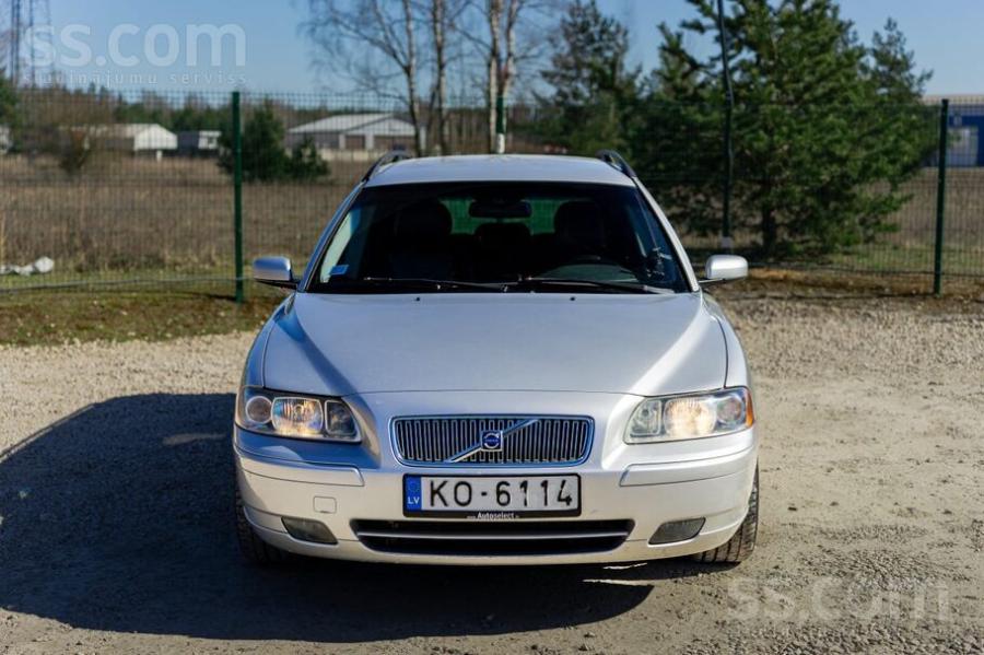 Pelēks Volvo V70 2006 Rīga, ar dzinēja tilpumu 2.40 L un nobraukumu 0 tūkst. km par 6990 €, foto 2 vietnē AUTOMOTO.COM.LV