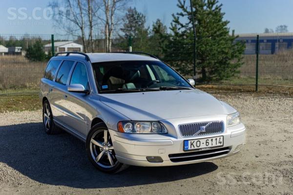 Grey Volvo V70 2006 in Riga, with an engine capacity of 2.40 L and mileage of 0 thousand km for 6990 €, photo 3 on AUTOMOTO.COM.LV