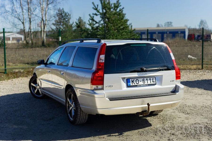Pelēks Volvo V70 2006 Rīga, ar dzinēja tilpumu 2.40 L un nobraukumu 0 tūkst. km par 6990 €, foto 4 vietnē AUTOMOTO.COM.LV