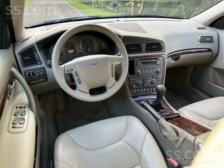 Pelēks Volvo V70 2006 Talsi, ar dzinēja tilpumu 2.40 L un nobraukumu 329 tūkst. km par 2690 €, foto 11 vietnē AUTOMOTO.COM.LV