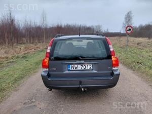 Pelēks Volvo V70 2006 Kuldīga, ar dzinēja tilpumu 2.40 L un nobraukumu 338 tūkst. km par 2390 €, foto 4 vietnē AUTOMOTO.COM.LV