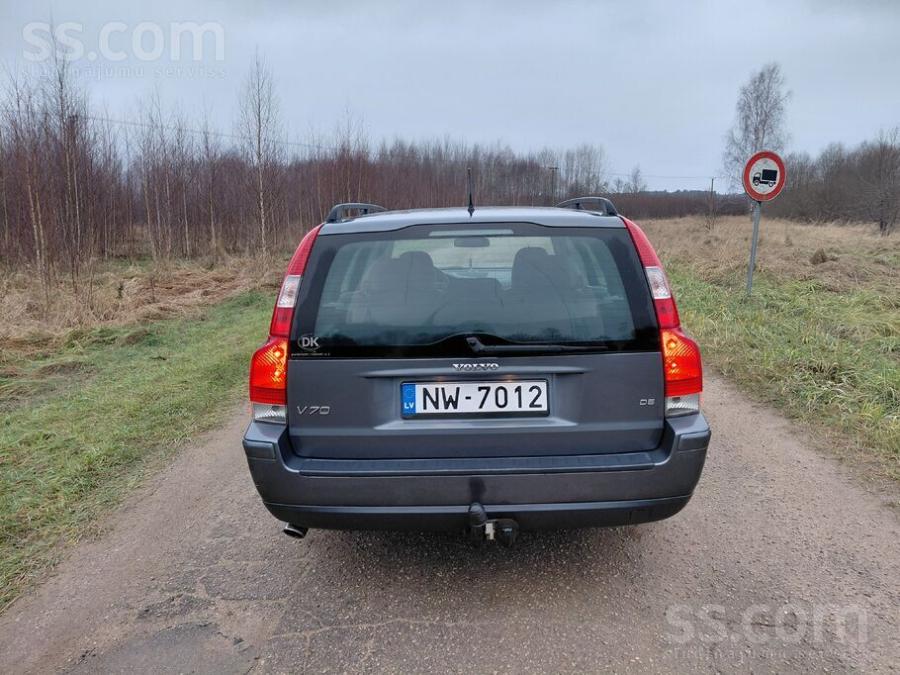Pelēks Volvo V70 2006 Kuldīga, ar dzinēja tilpumu 2.40 L un nobraukumu 338 tūkst. km par 2390 €, foto 4 vietnē AUTOMOTO.COM.LV