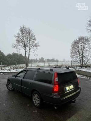 Pelēks Volvo V70 2006 Viļņa, ar dzinēja tilpumu 2.40 L un nobraukumu 380 tūkst. km par 1650 €, foto  vietnē AUTOMOTO.COM.LV