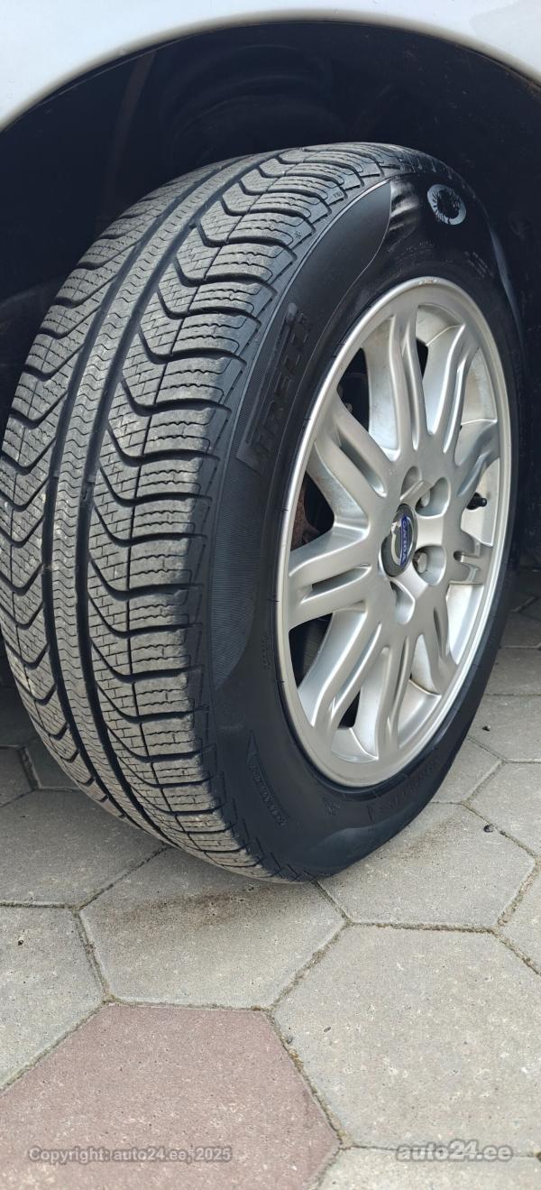 Pelēks Volvo V70 2006 Paide, ar dzinēja tilpumu 2.40 L un nobraukumu 408 tūkst. km par 4290 €, foto 11 vietnē AUTOMOTO.COM.LV