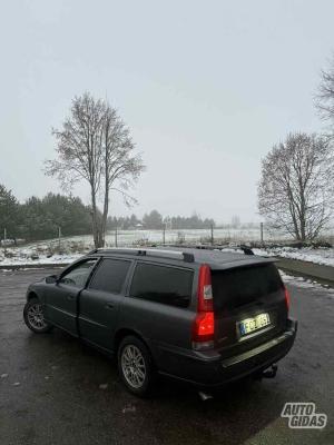 Pelēks Volvo V70 2006 Viļņa, ar dzinēja tilpumu 2.40 L un nobraukumu 380 tūkst. km par 1550 €, foto  vietnē AUTOMOTO.COM.LV